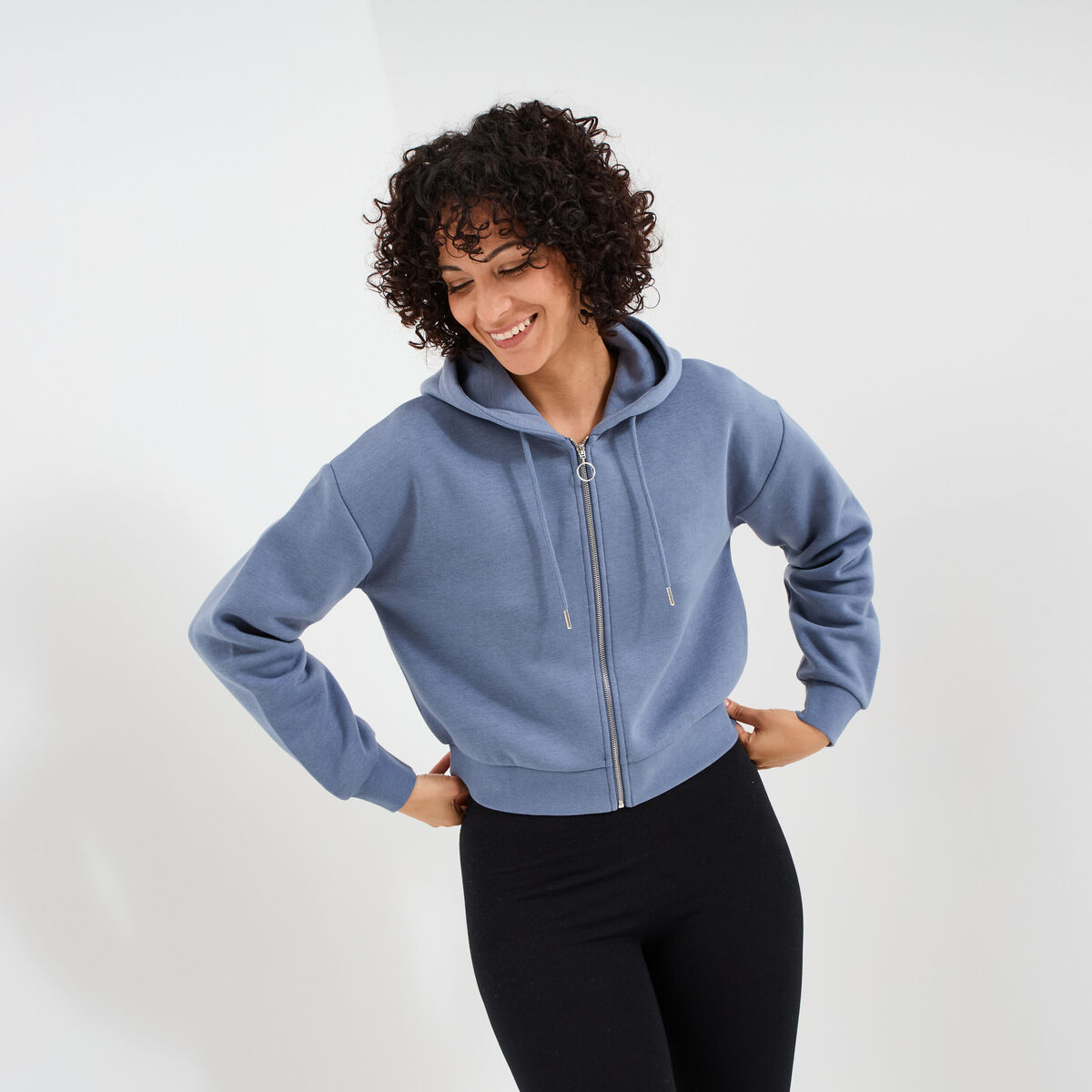 Sweat zippé à capuche court bleu gris femme | La Halle