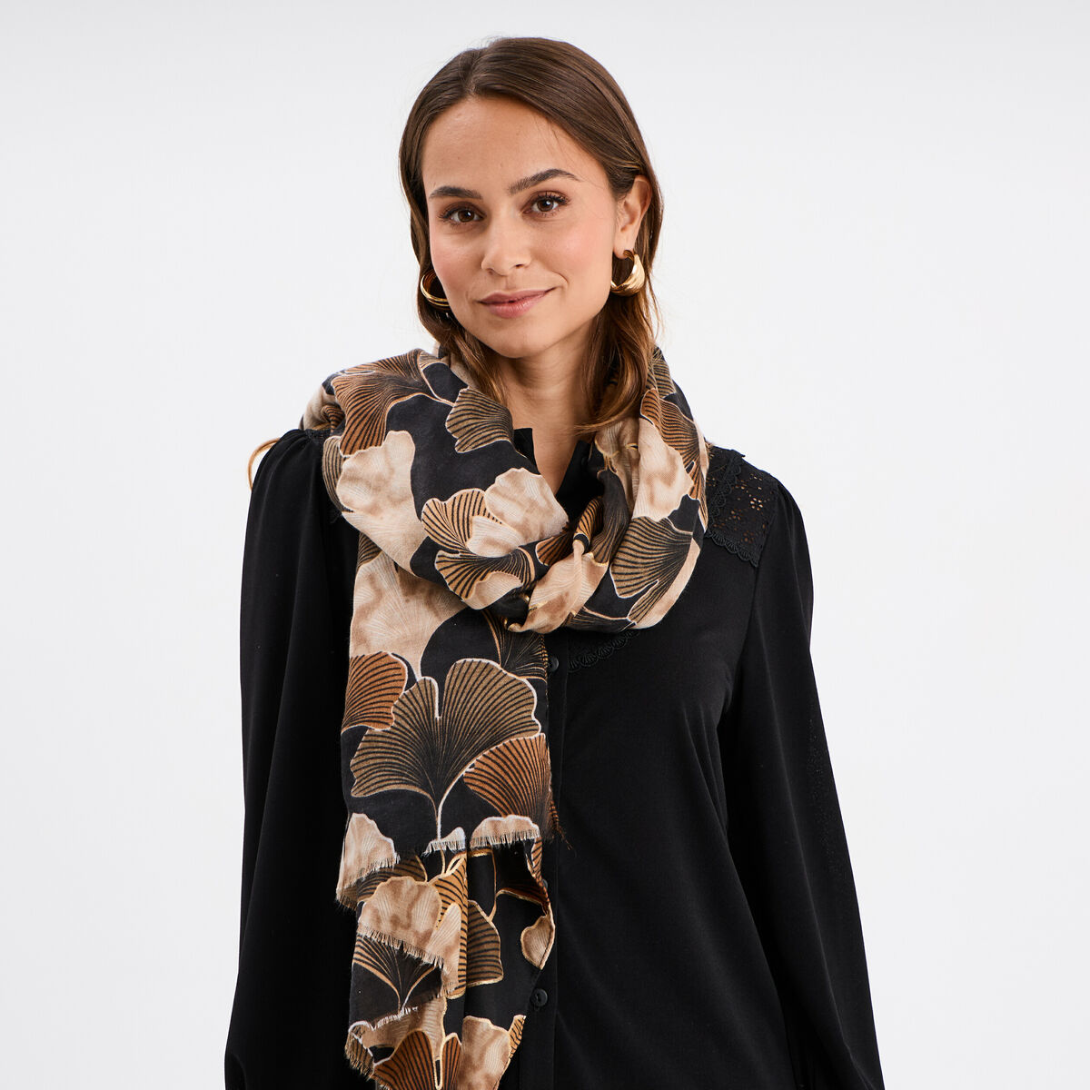 Foulard bords à franges fines noir femme | La Halle