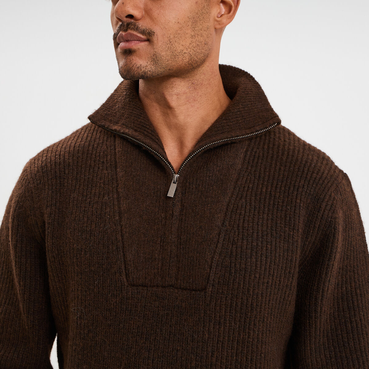 Pull avec col camionneur côtelé marron foncé homme | La Halle