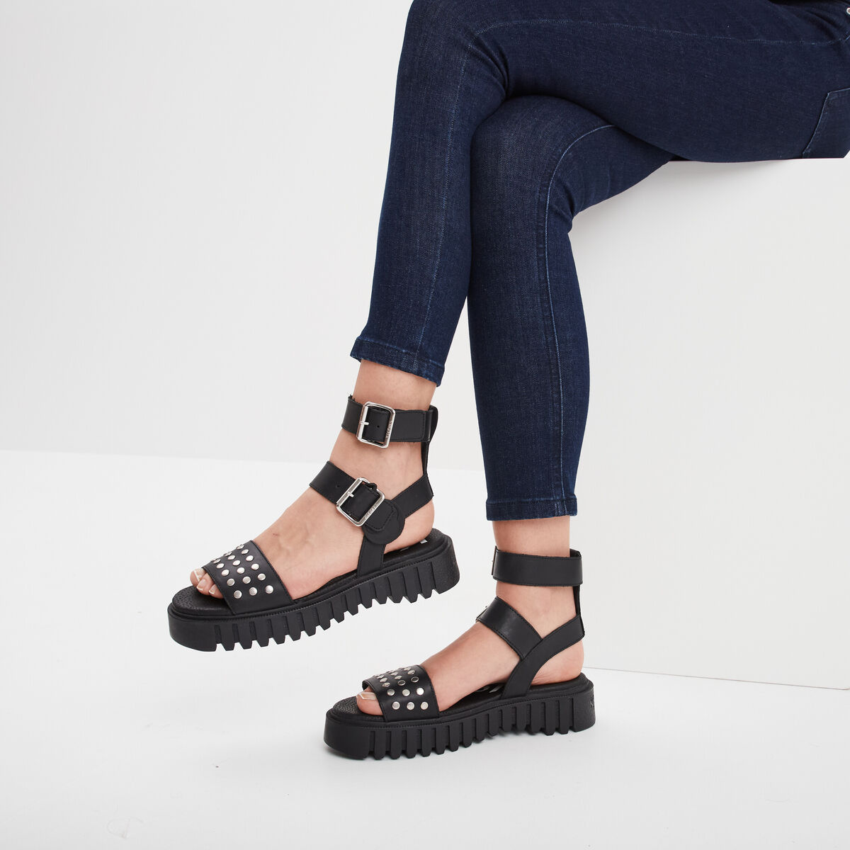 Sandales plateformes clous cuir Kickers noir femme | La Halle