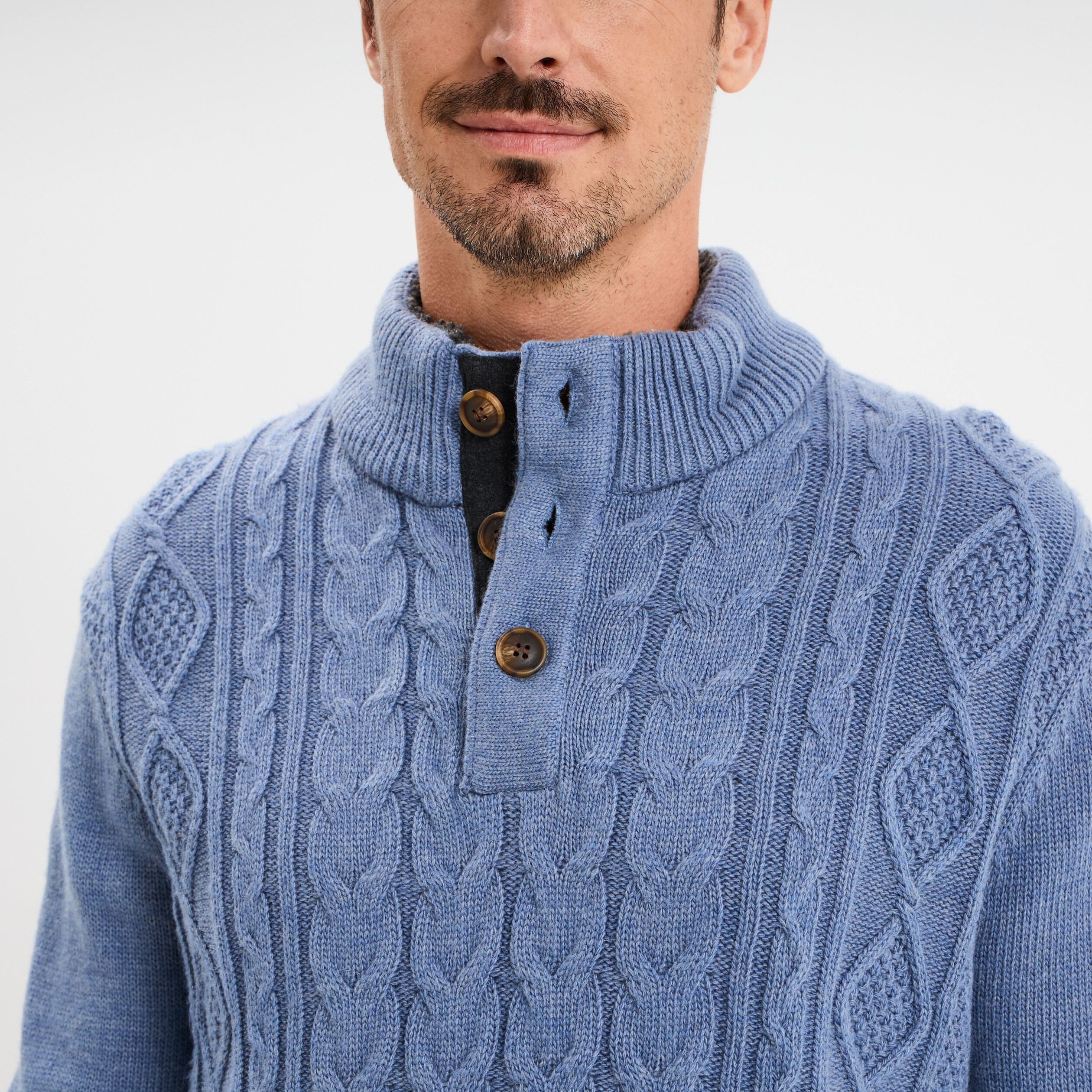Pull col montant boutonné et torsades bleu foncé homme | La Halle