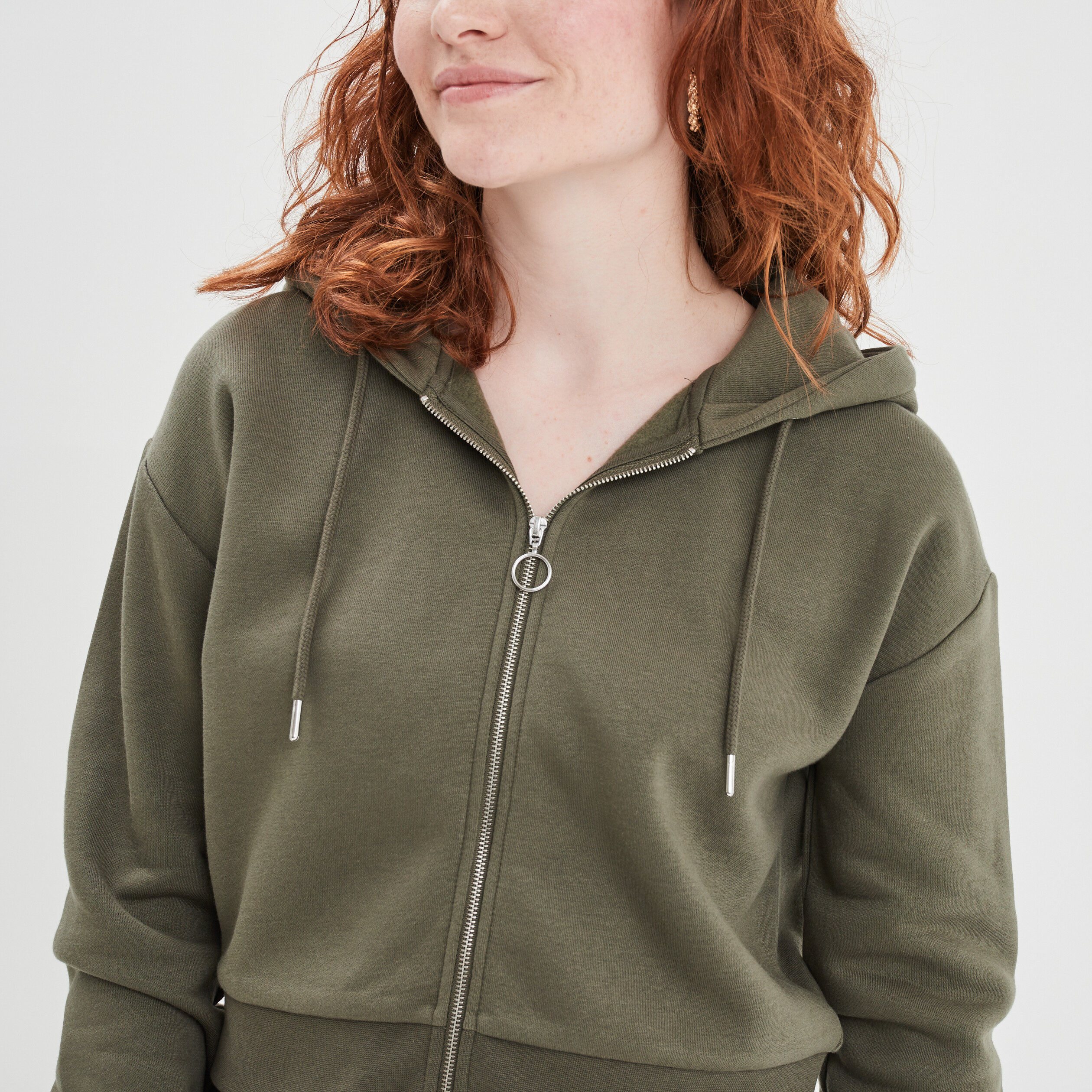 Sweat zippé à capuche court vert kaki femme | La Halle