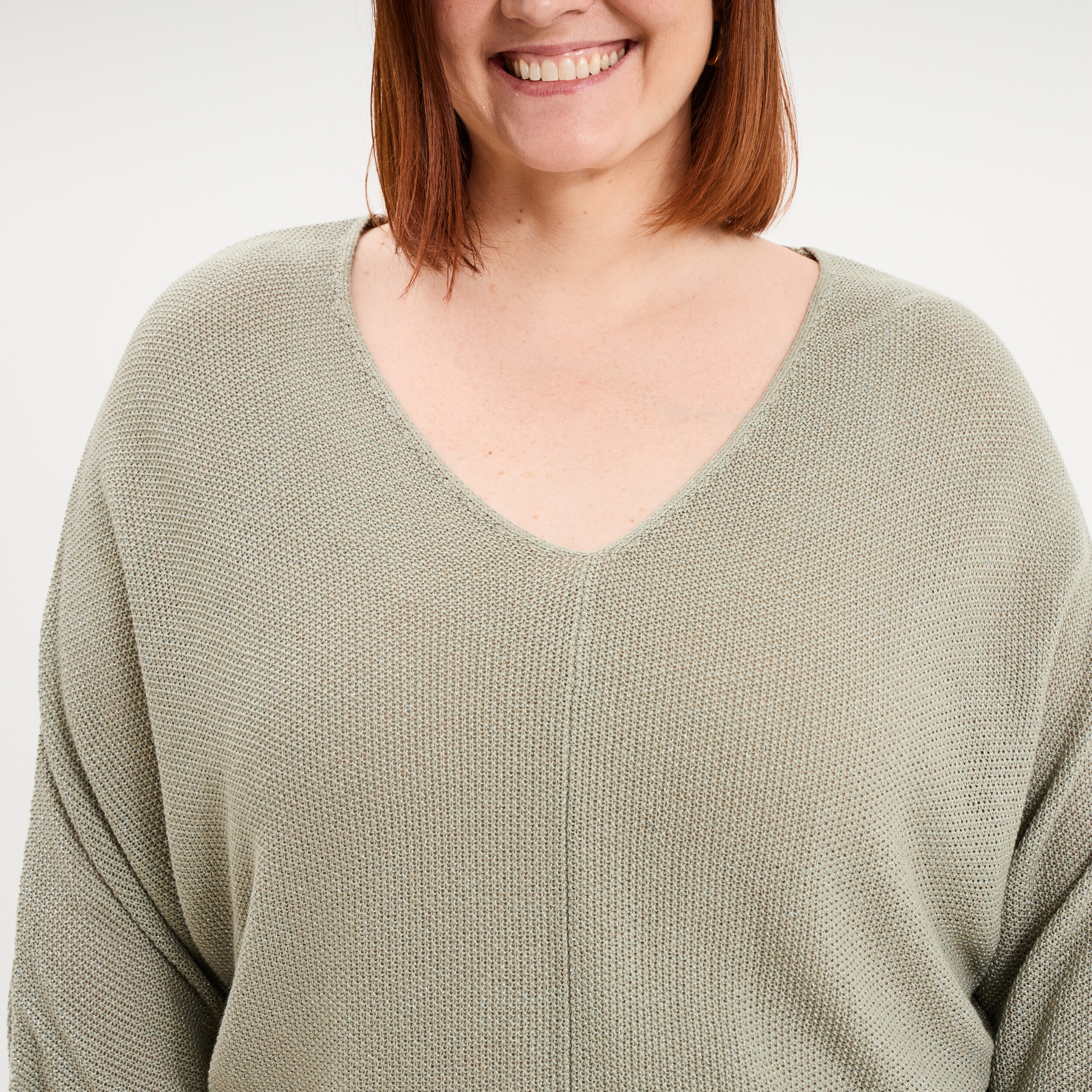 Pull manches 3/4 col en V vert kaki femme grande taille | La Halle