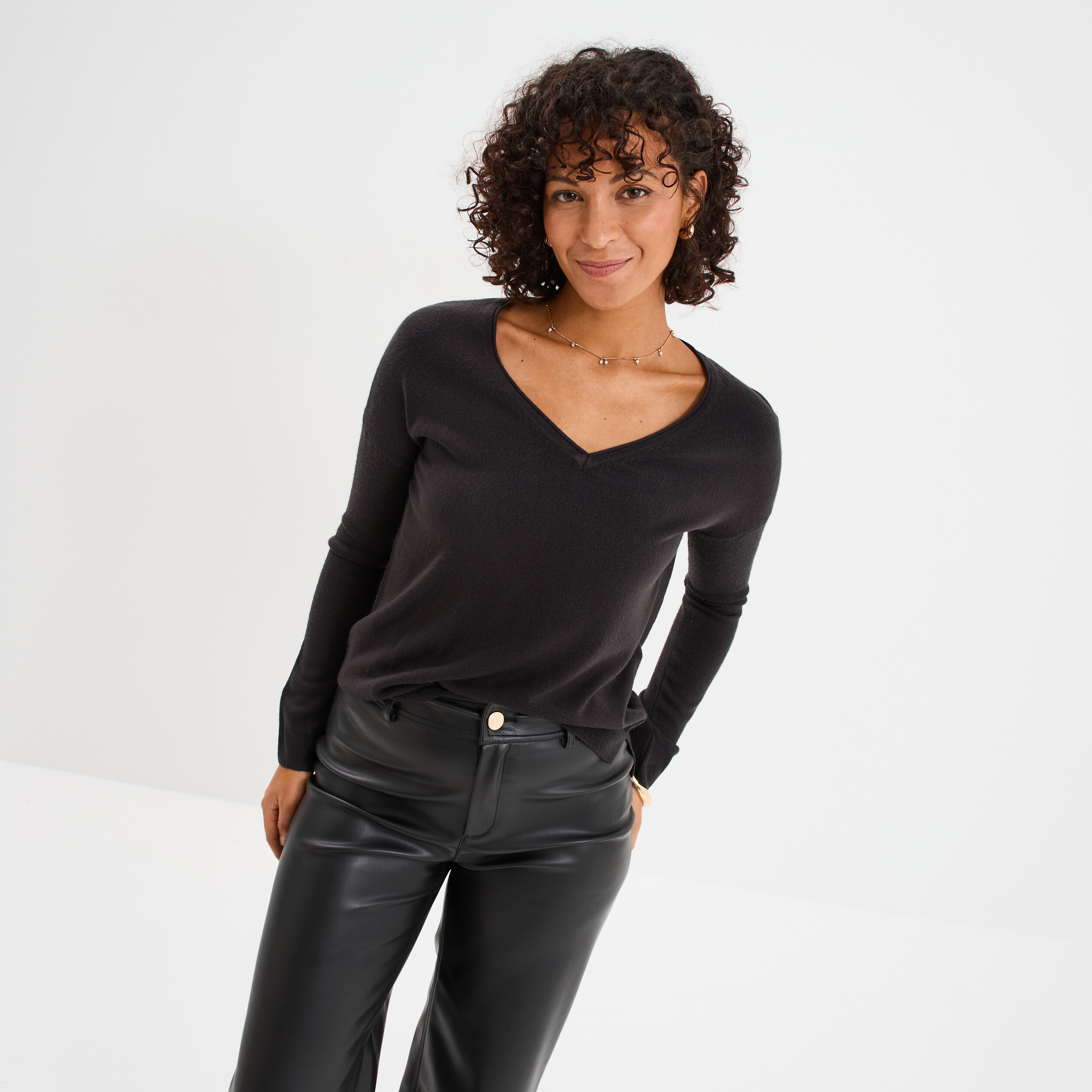 Pull col en V manches longues noir femme | La Halle