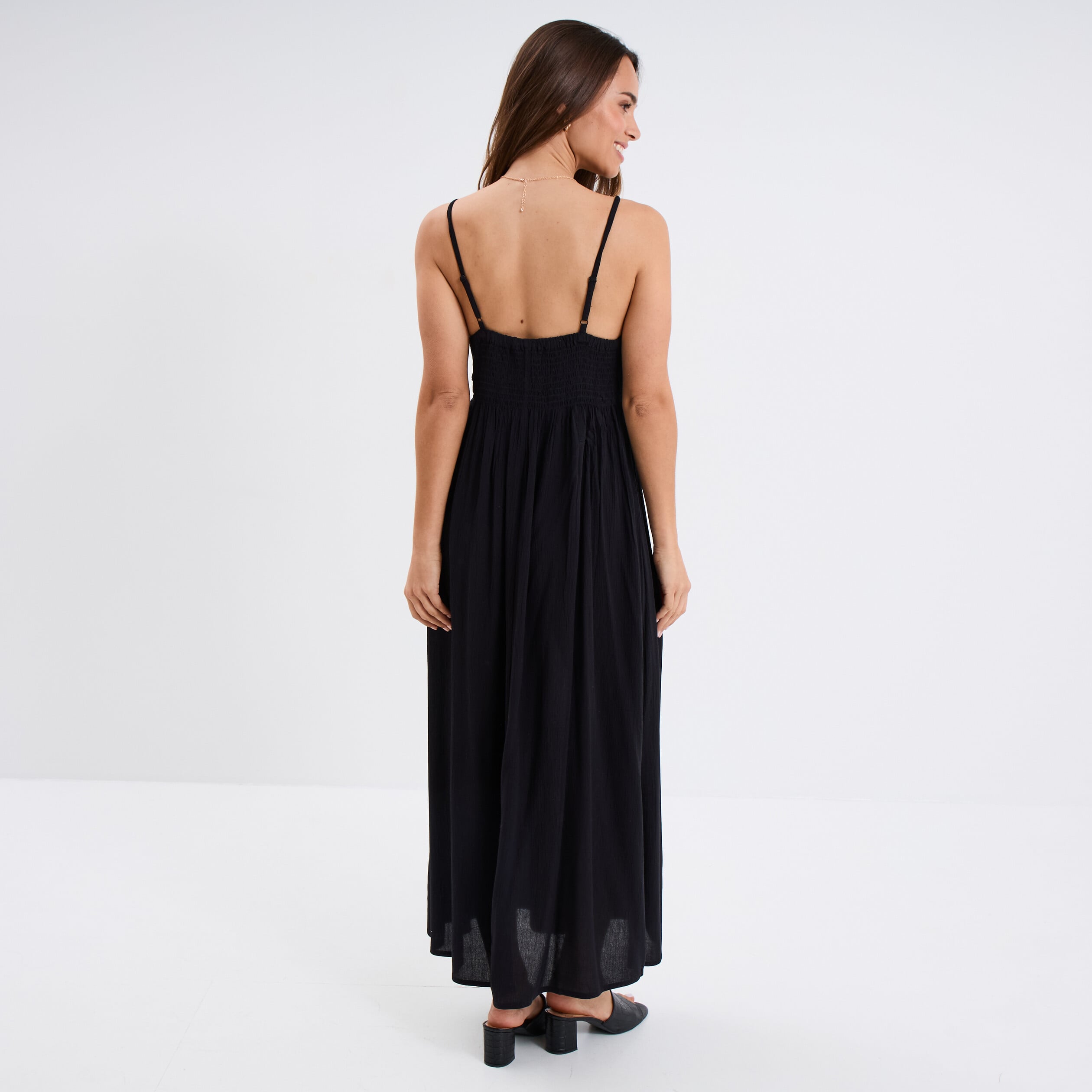 Robe longue col en V haut effet crochet noir femme | La Halle