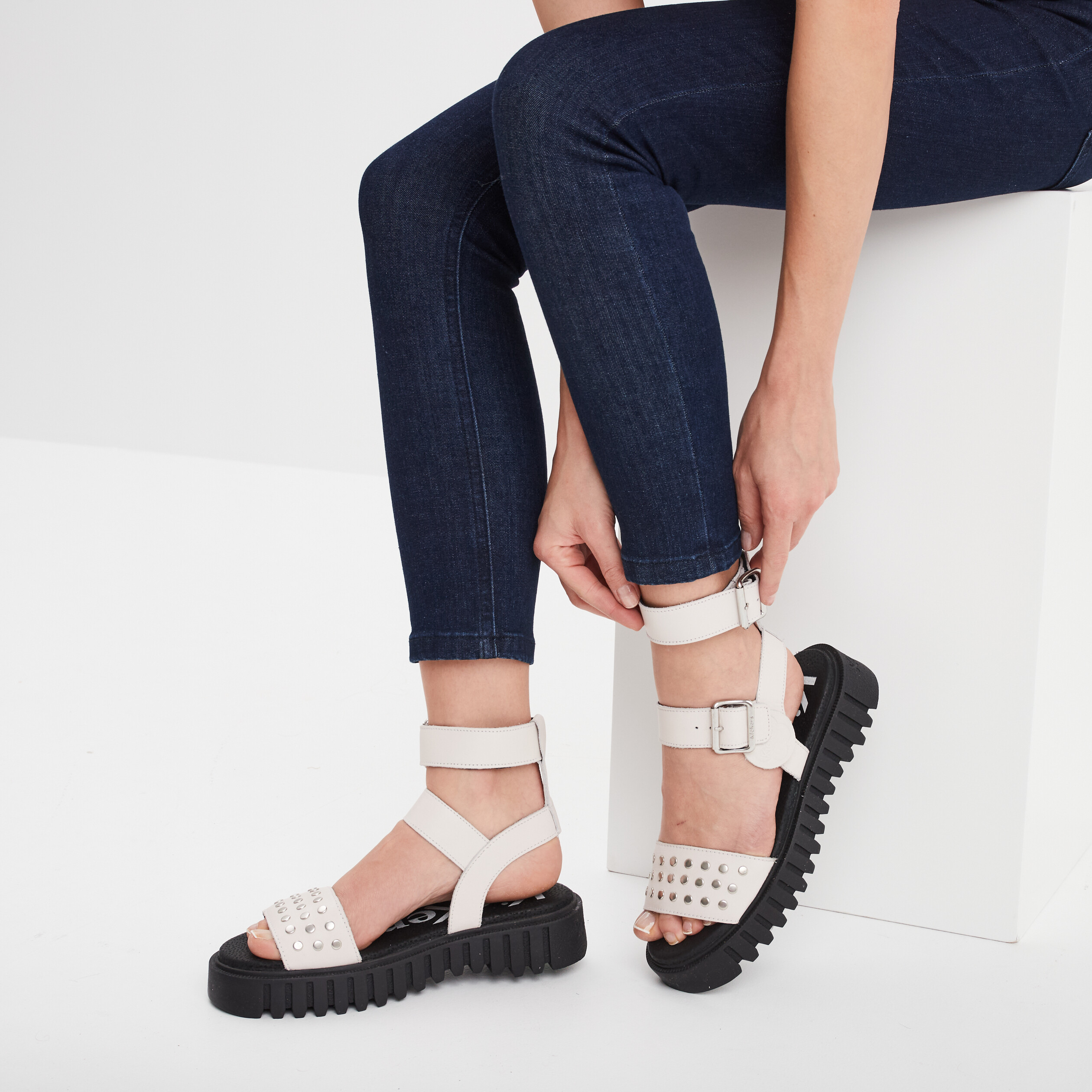 Sandales plateformes clous cuir Kickers blanc femme | La Halle