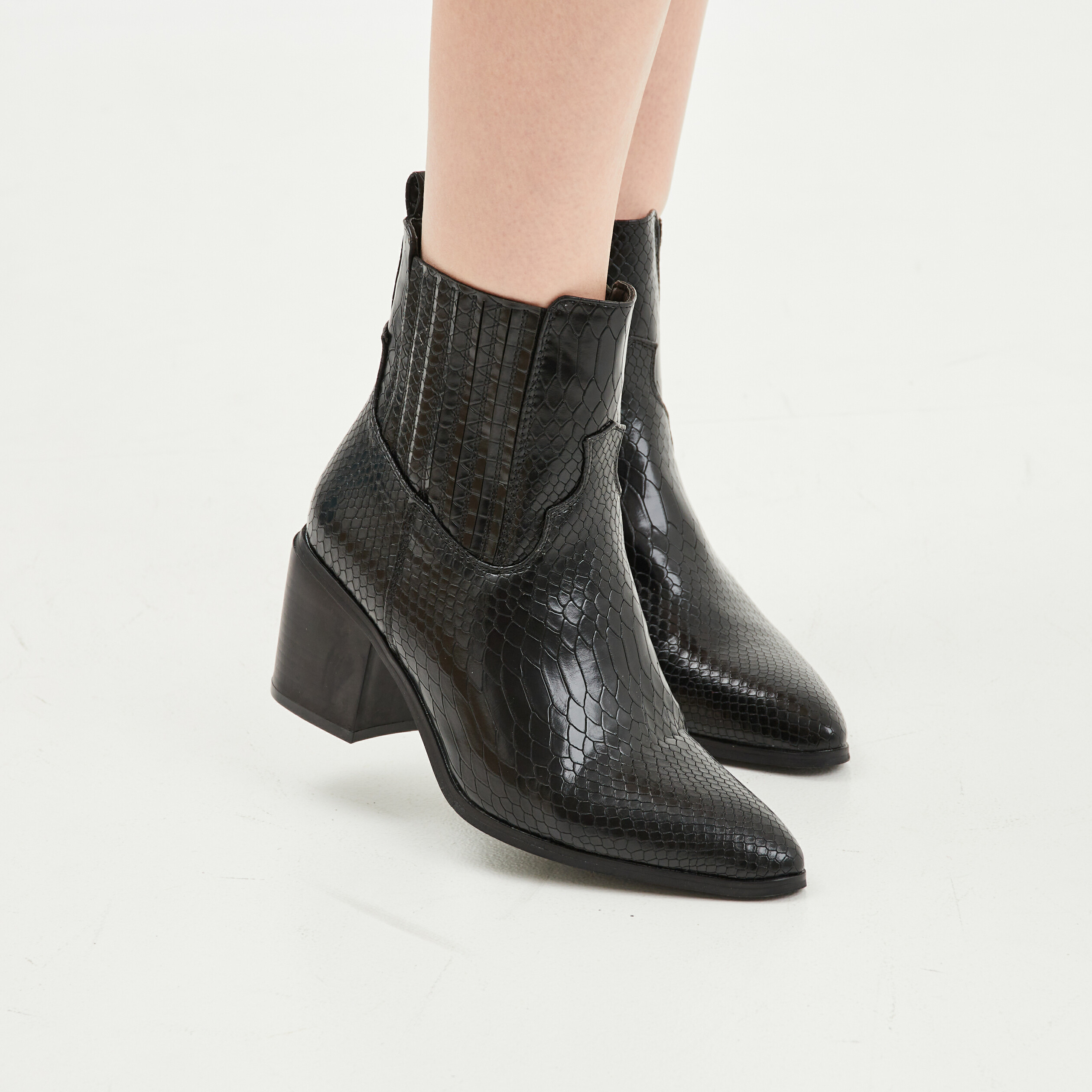 Bottines à talons aspect croco noir femme | La Halle