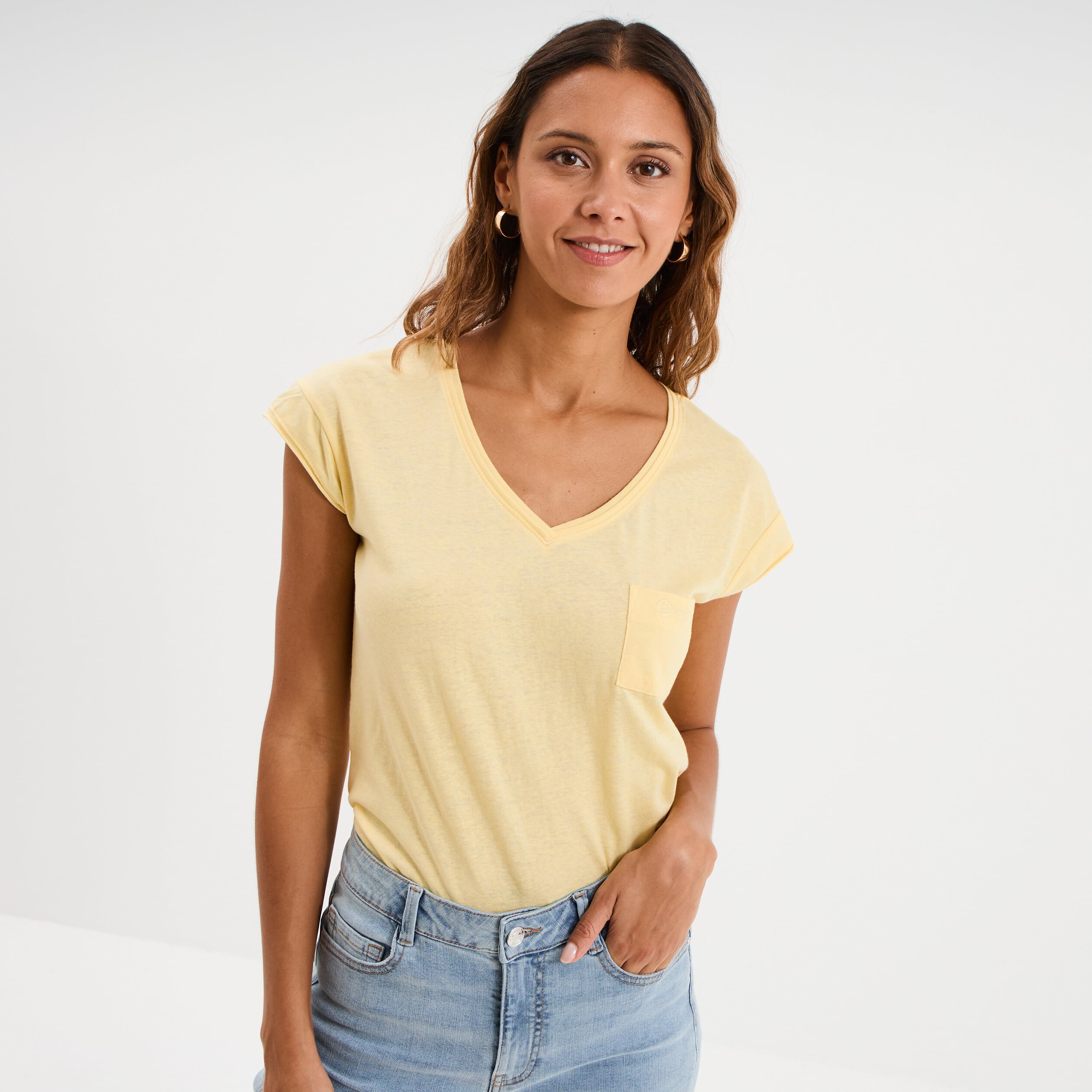 T-shirt col v poche poitrine jaune pastel femme | La Halle