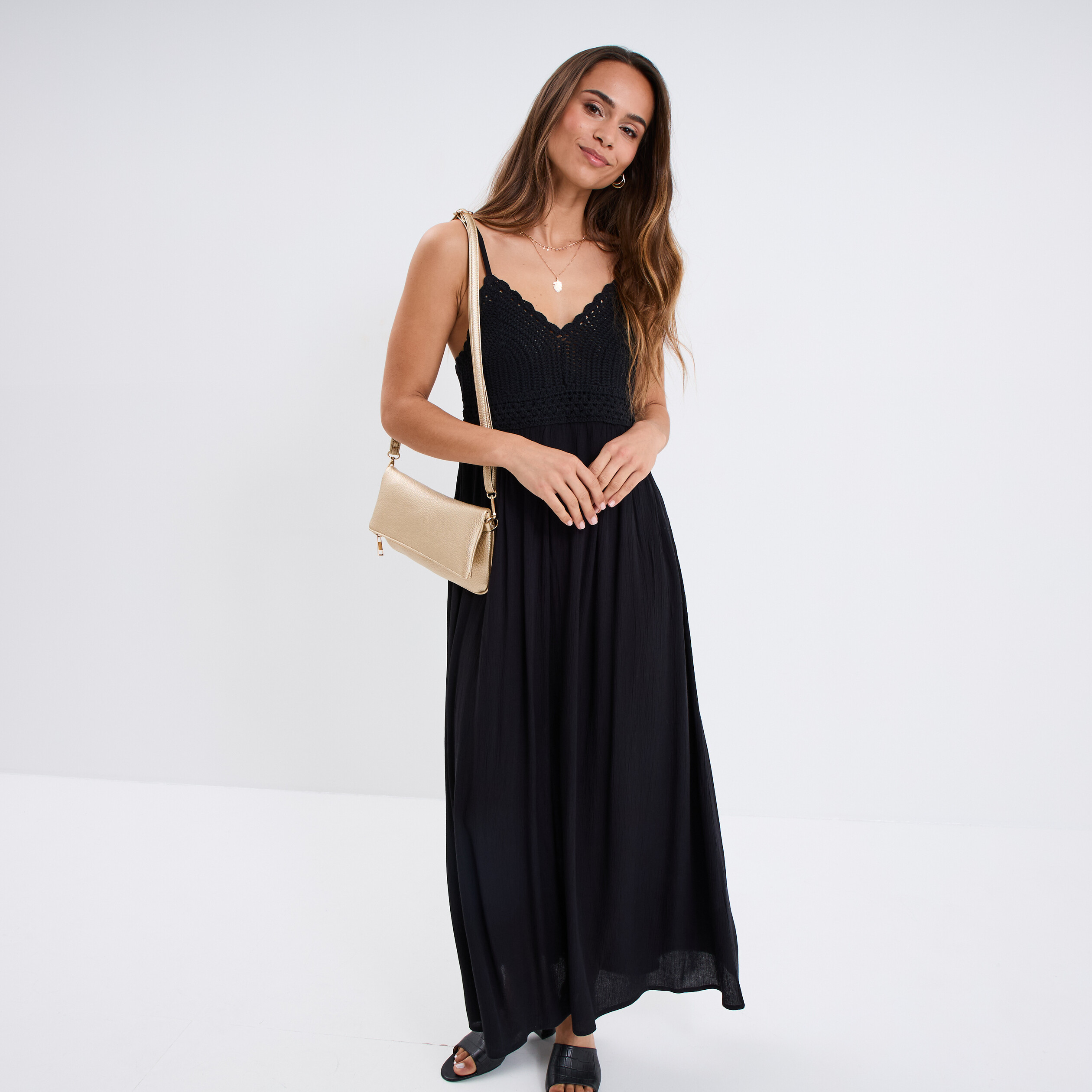 Robe longue col en V haut effet crochet noir femme | La Halle