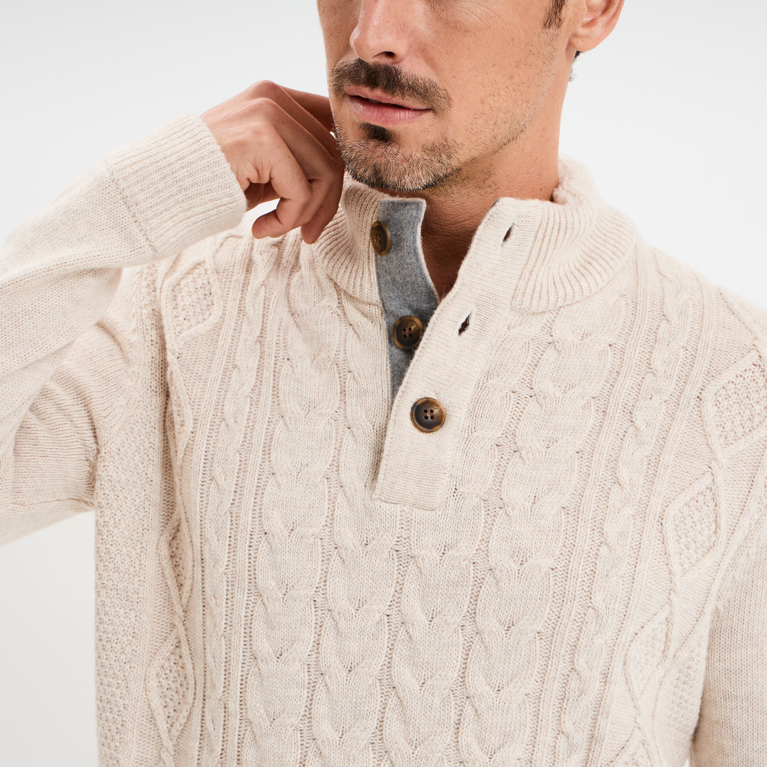 Pull col montant boutonné et torsades ecru homme | La Halle