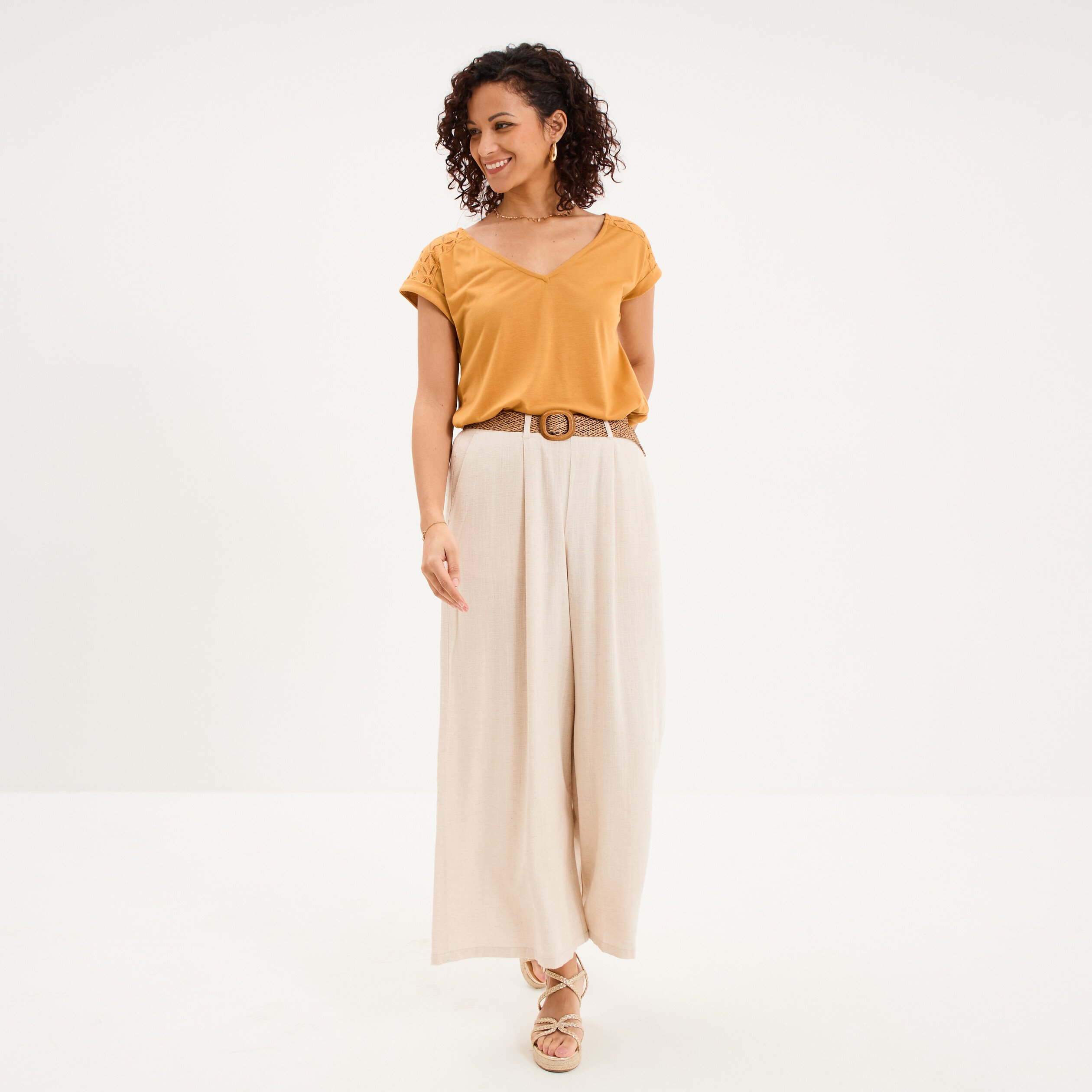 T-shirt col en V dentelle épaules et dos jaune moutarde femme | La Halle