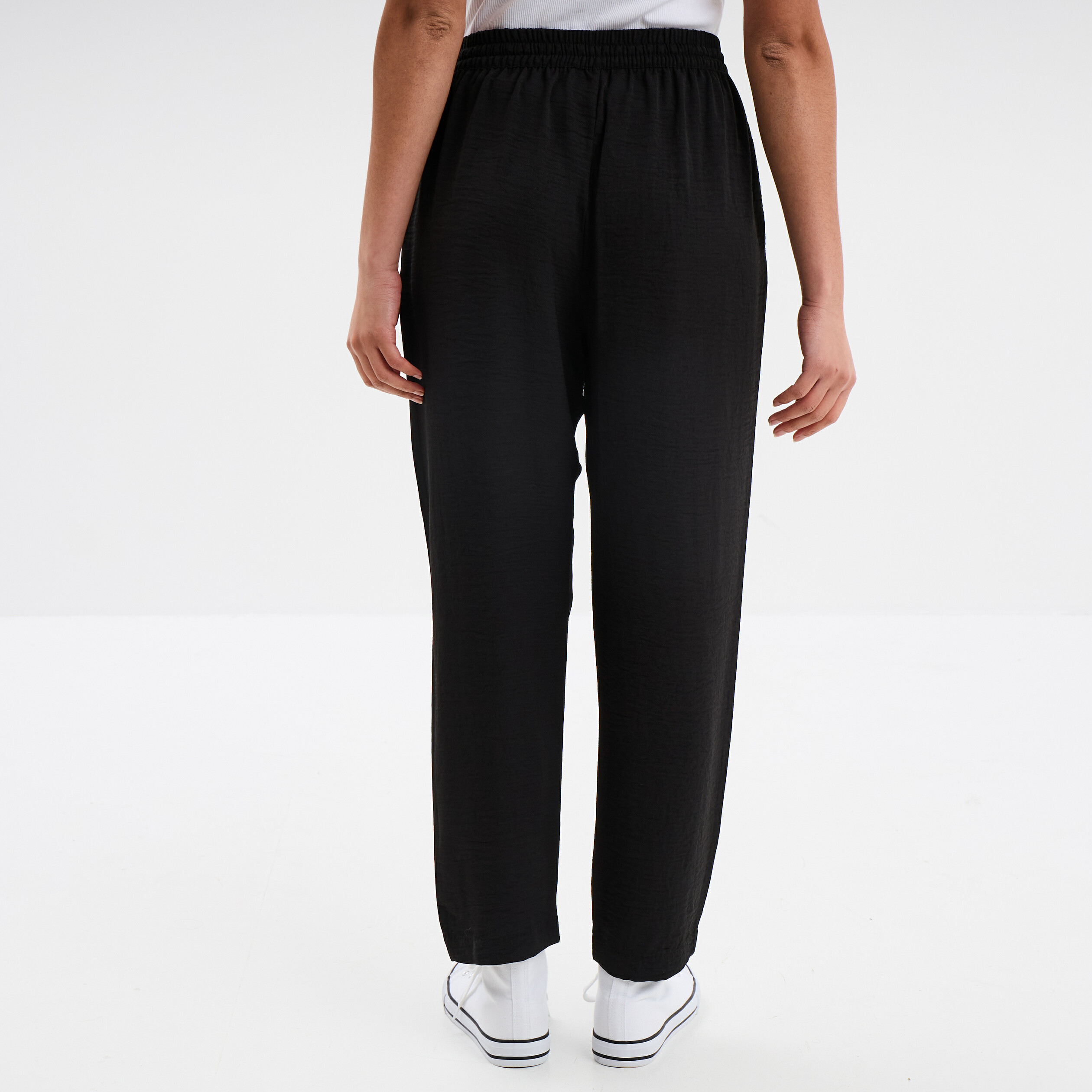 Pantalon fluide coupe cigarette noir femme | La Halle
