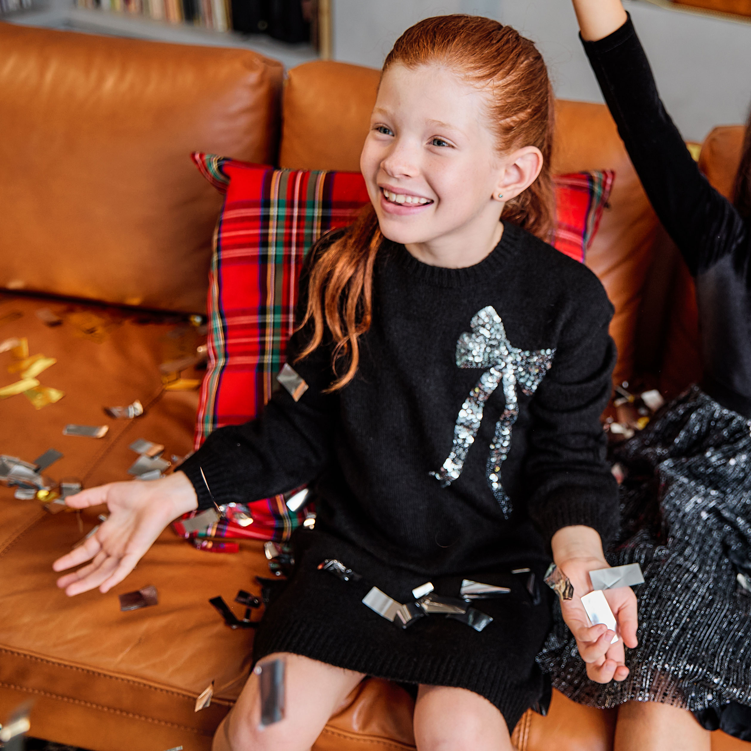 Robe pull avec détails sequins noir fille | La Halle